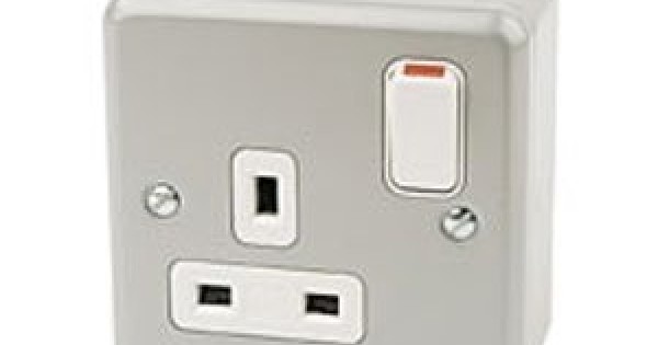 MK 13AMP SINGLE METAL SWITCH SOCKET